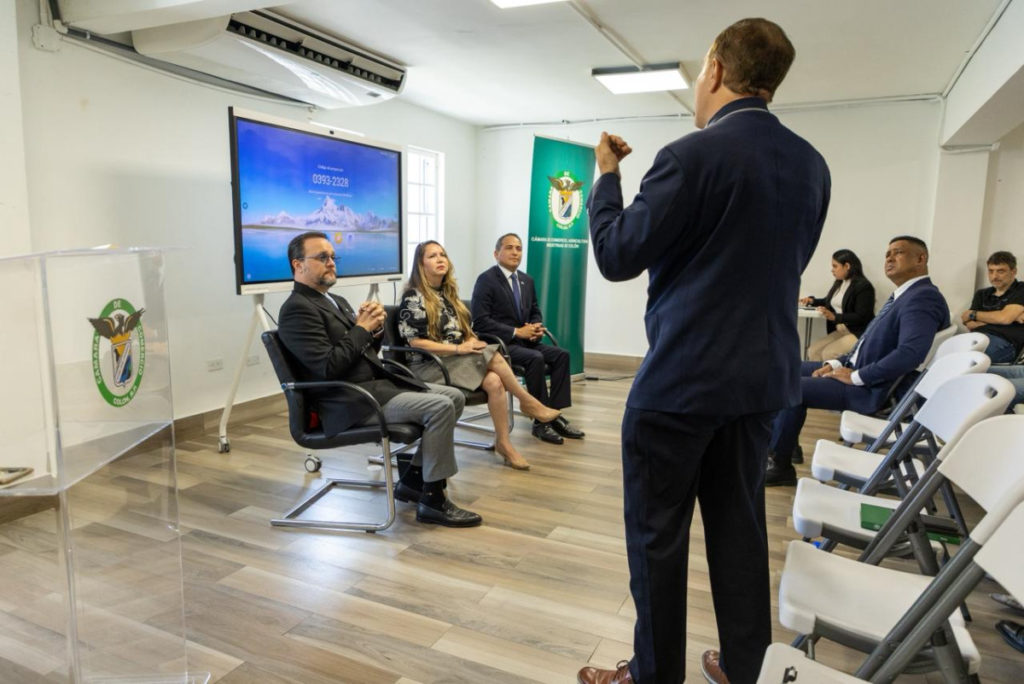 Empresarios impulsan la modernización de Colón Puerto Libre para ...